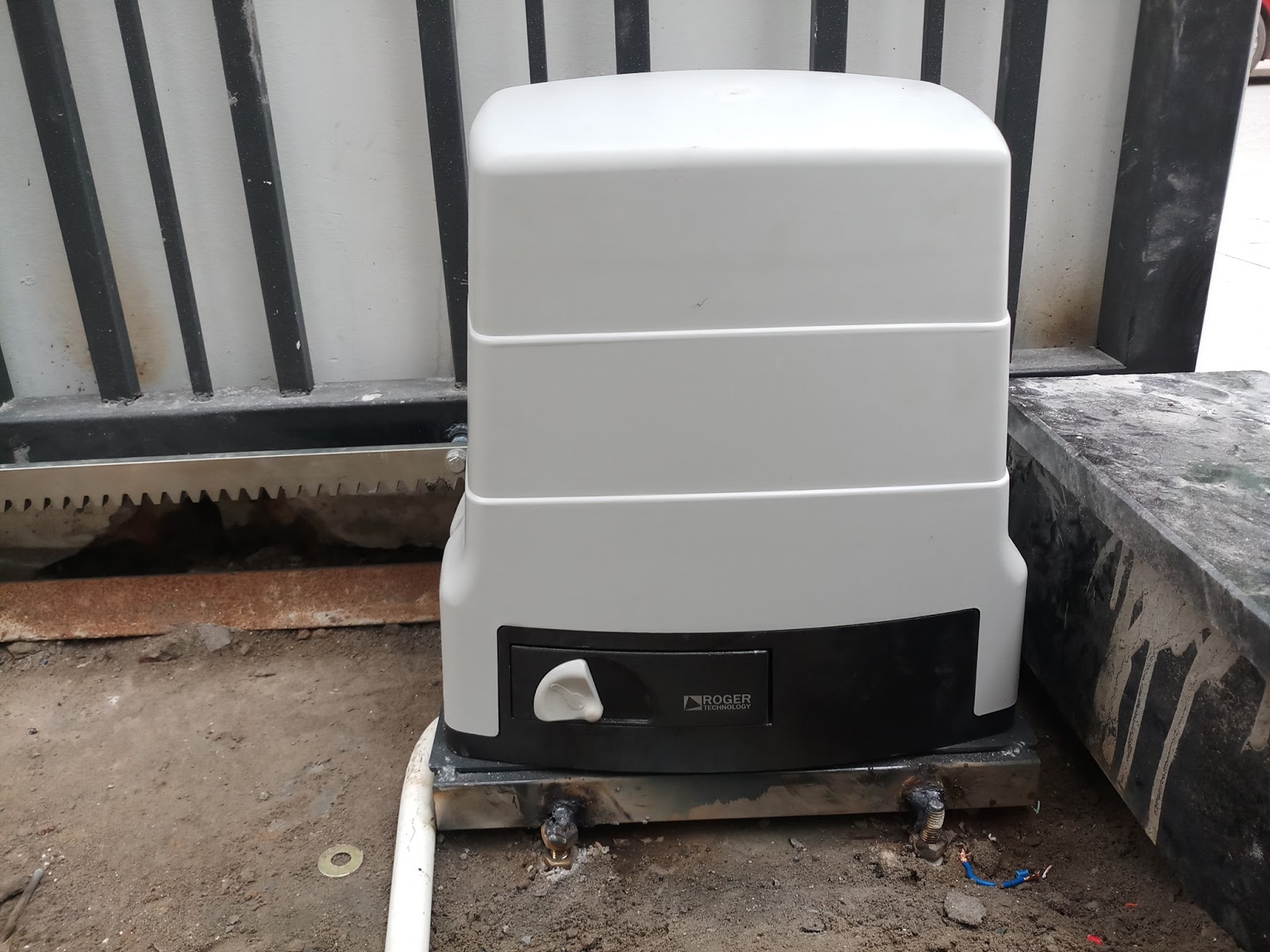 Cổng Roger Vũng Tàu - chi tiết ưu nhược điểm của từng loại